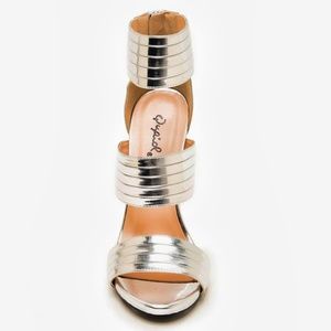 Qupid | Shoes | Qupid Glee Metallic Look Heels | Poshmark